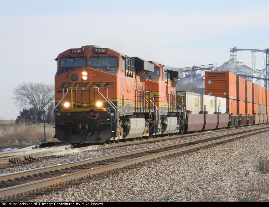 BNSF 7330